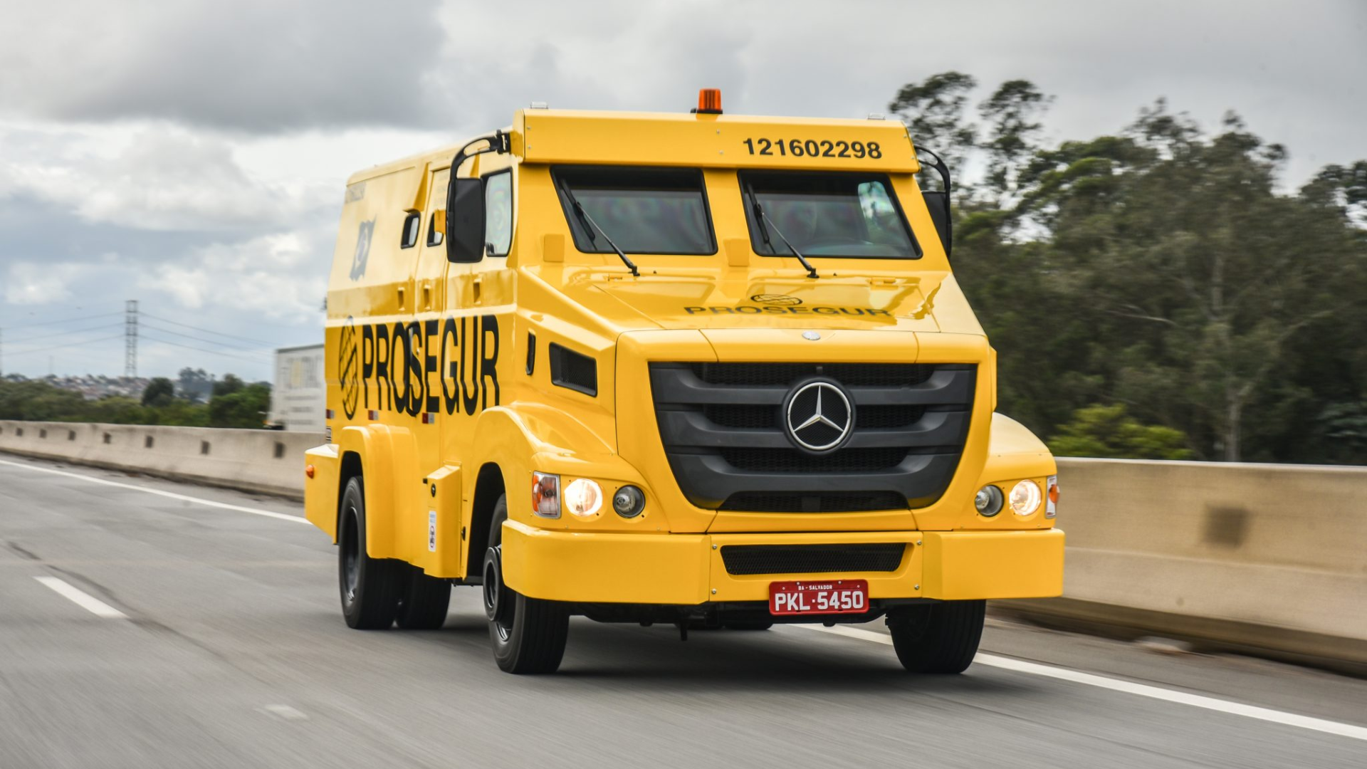 PL prevê circulação de carro-forte em vias exclusivas