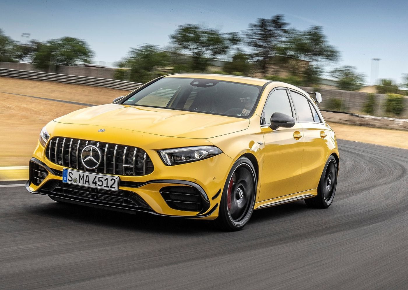 Aceleramos o A45 S, o caçula da AMG, na pista