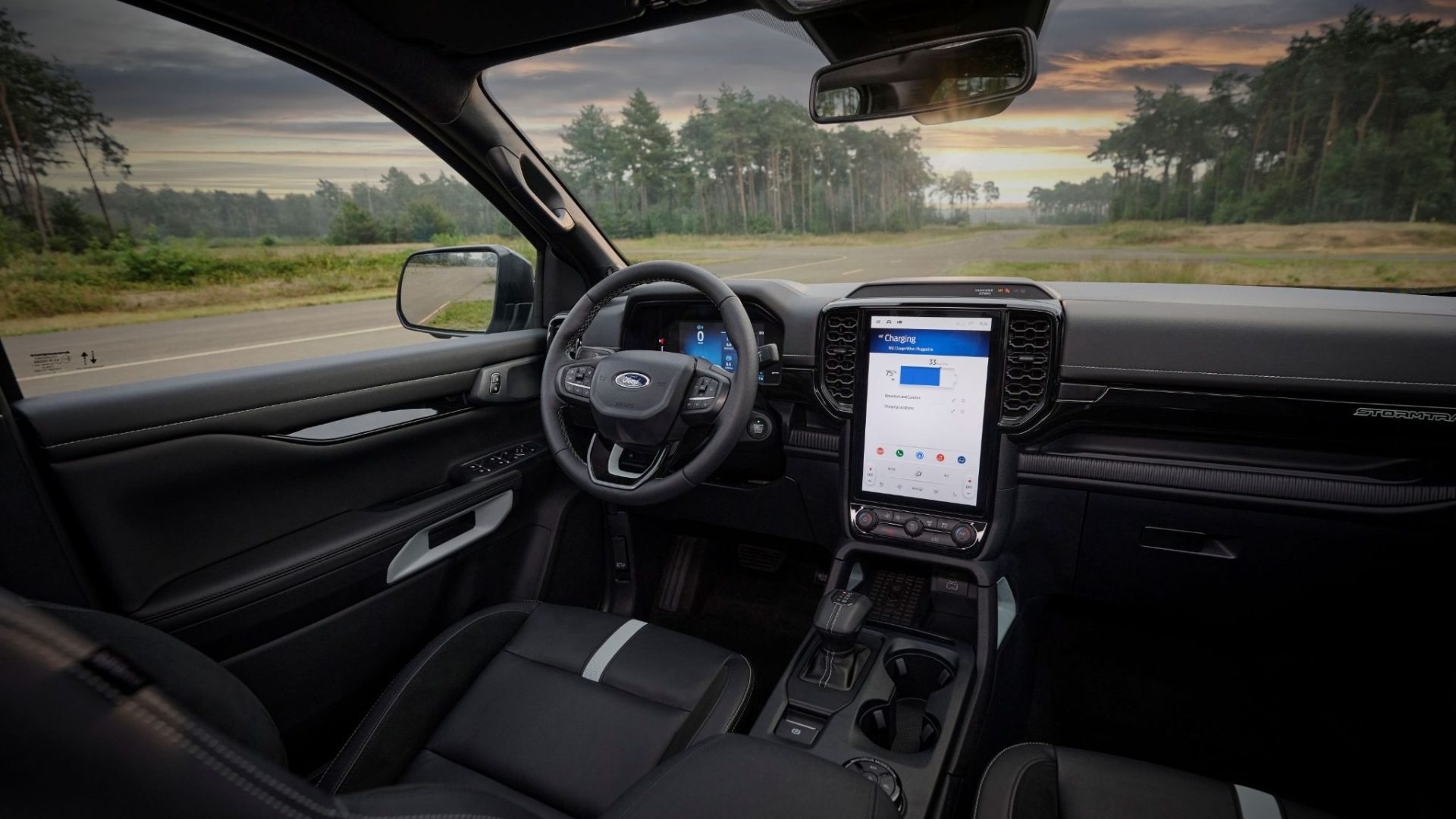 Ford Ranger ganha versão híbrida plug-in focada no trabalho