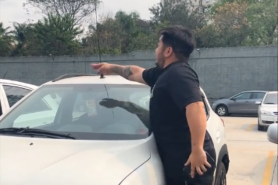 Levantar a antena do Kwid é a nova moda dos engraçadinhos