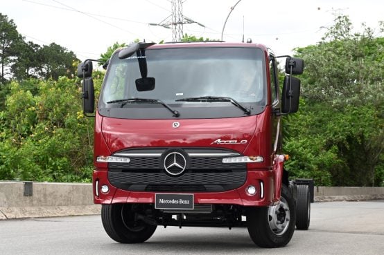 Mercedes-Benz Accelo ganha visual novo após 21 anos