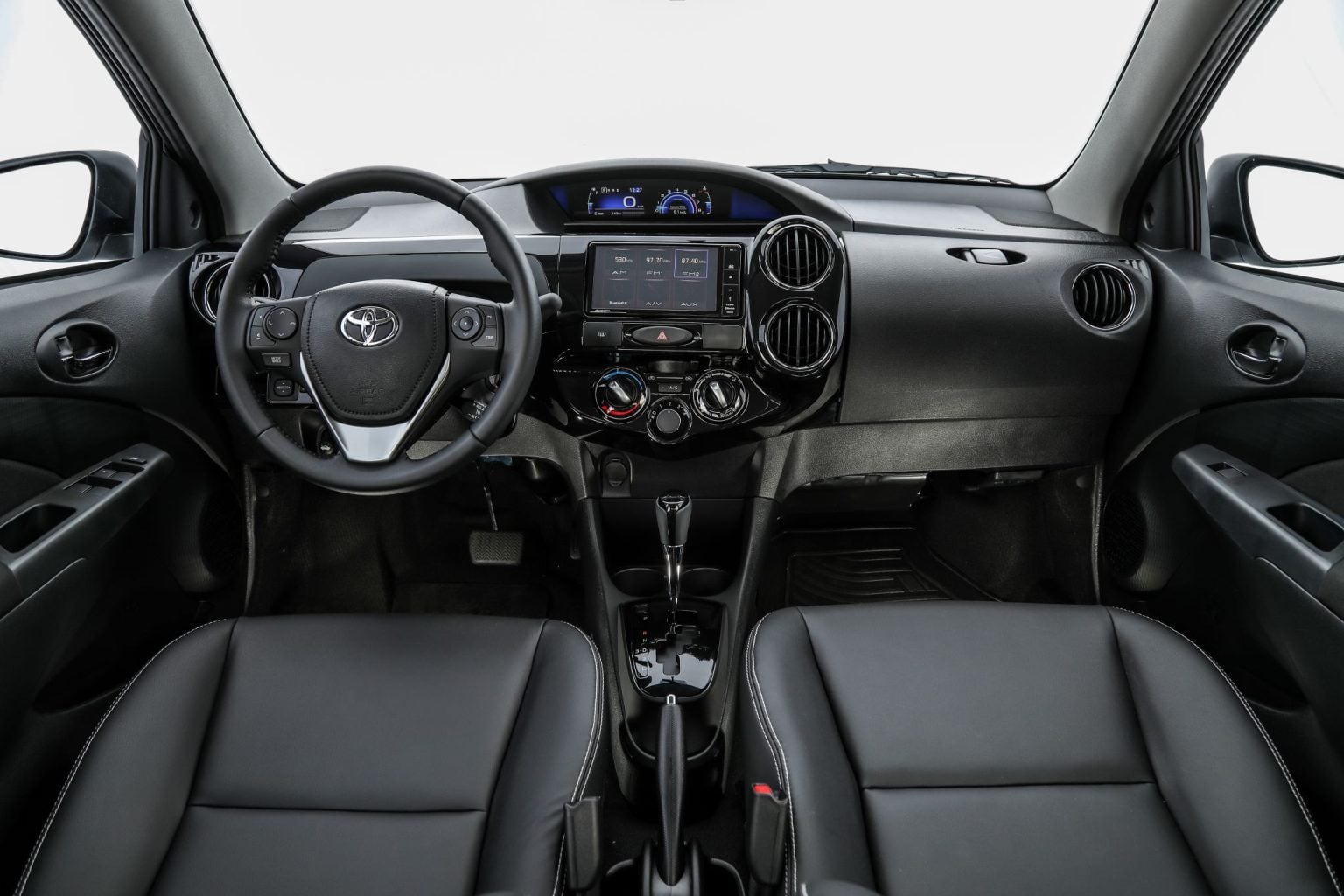 Carro usado: 10 fatos sobre o Toyota Etios 2018