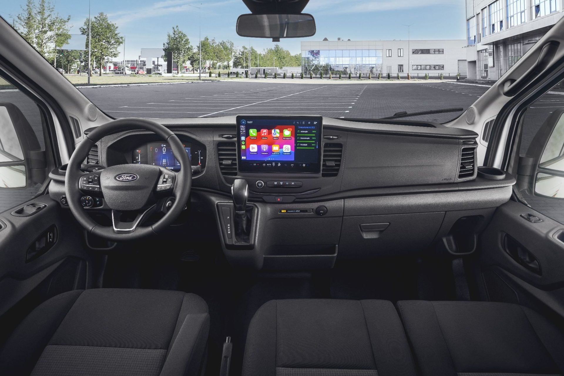 Ford Transit 2026 ganha mais versões e mais tecnologia