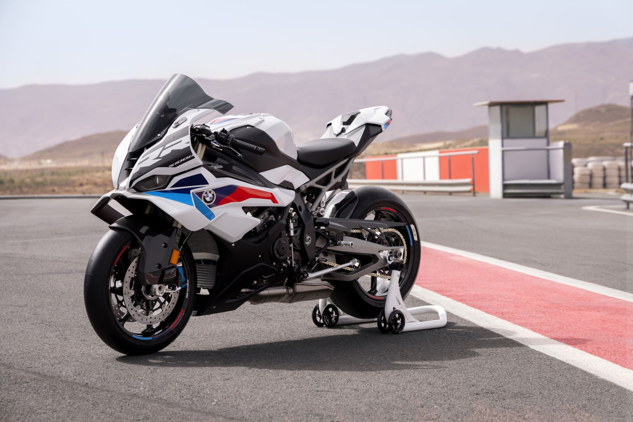 BMW S 1000 RR 2026 entra em pré-venda; a partir de R$ 139.900