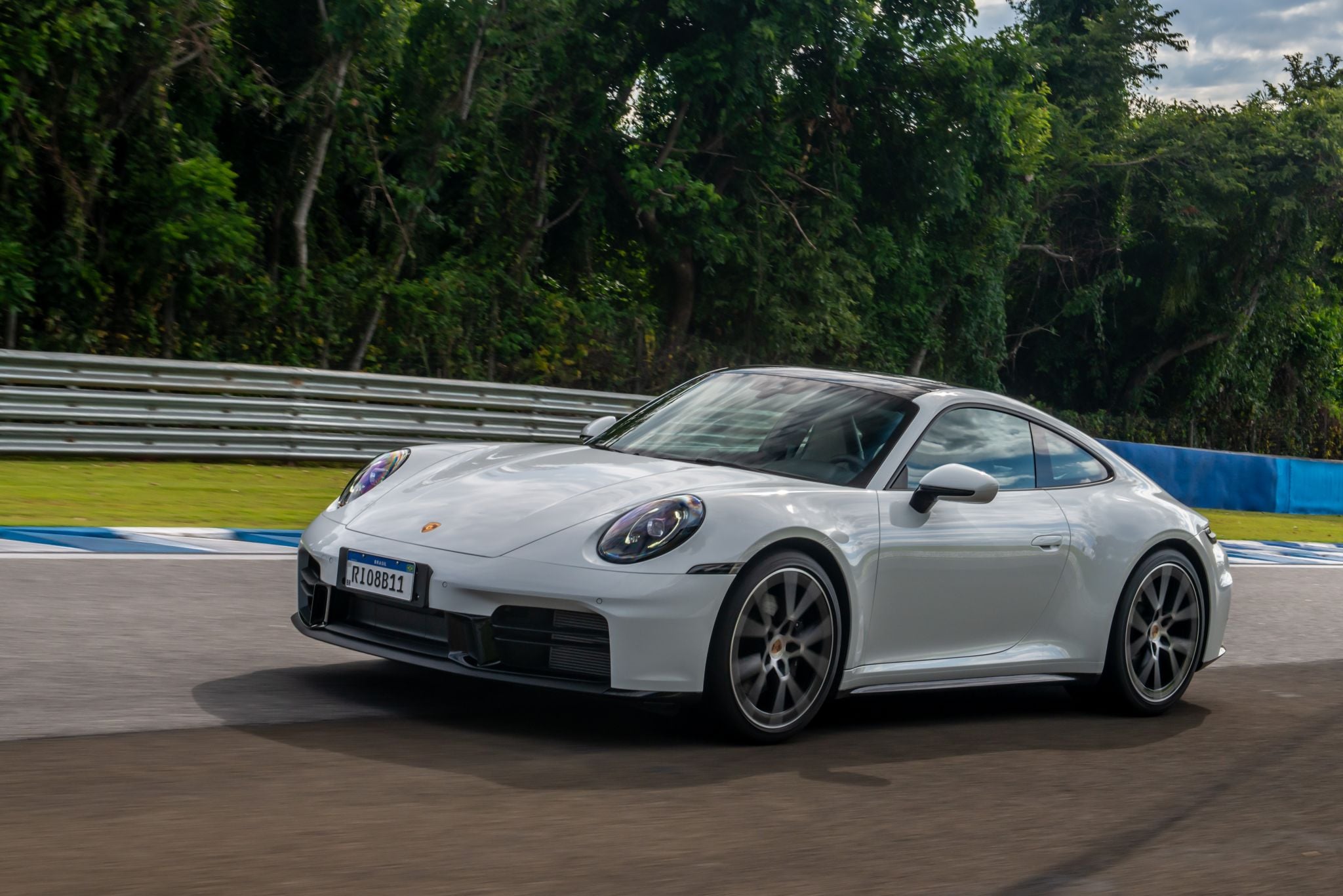 911 Carrera e Carrera T explicam o mito Porsche
