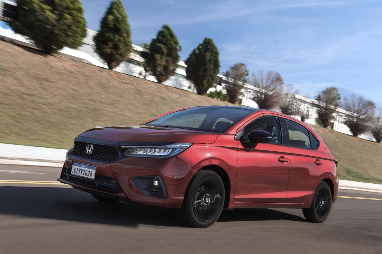 Honda City ganha versão esportivada Touring Sport