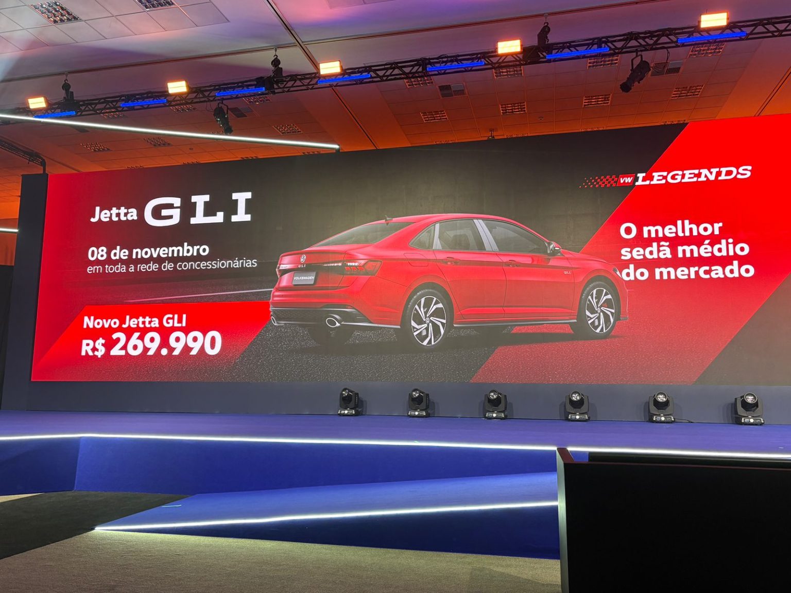 Jetta GLI 2026 chega dia 8 de novembro por R$ 270 mil