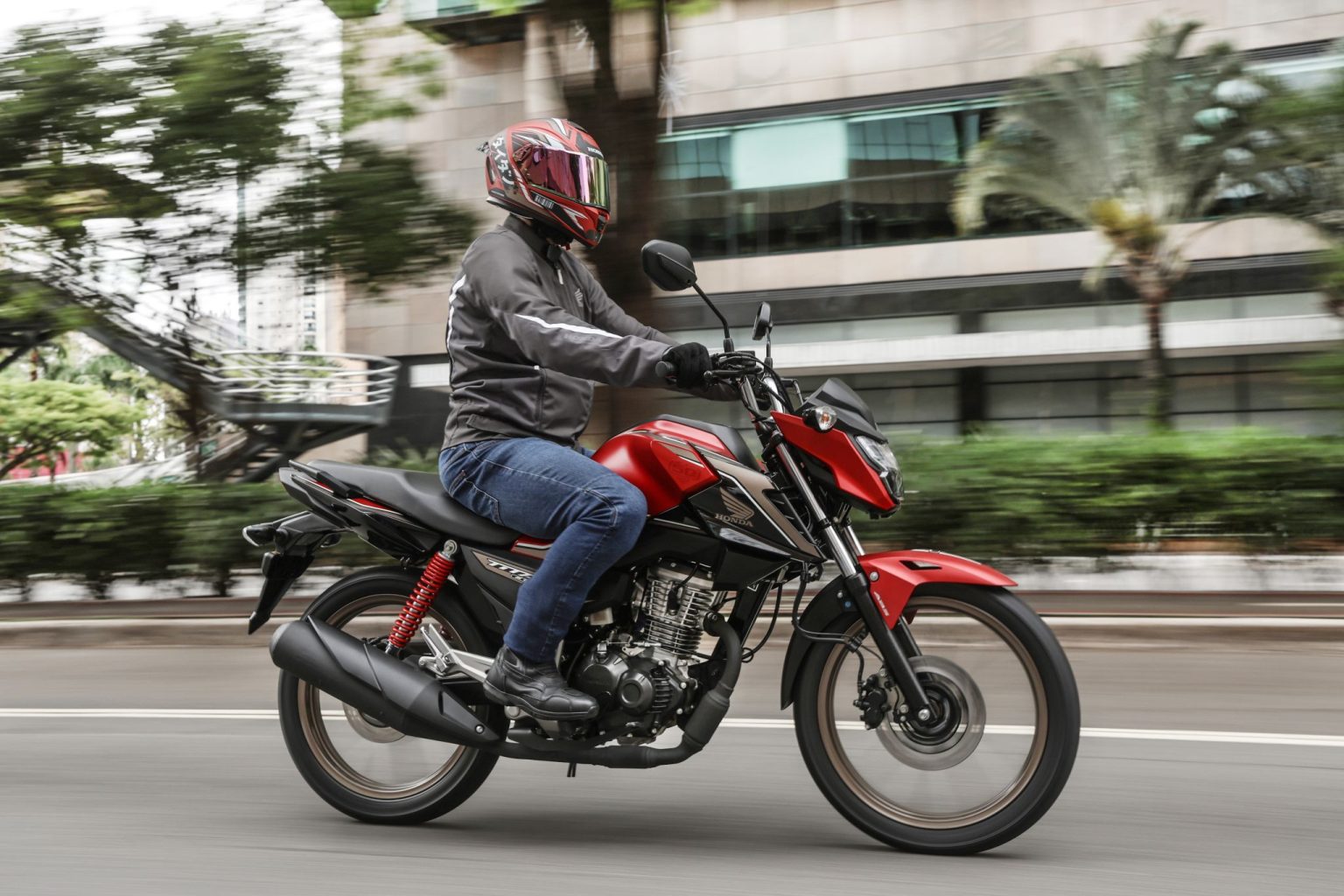 Honda CG comemora 50 anos e ganha edição comemorativa